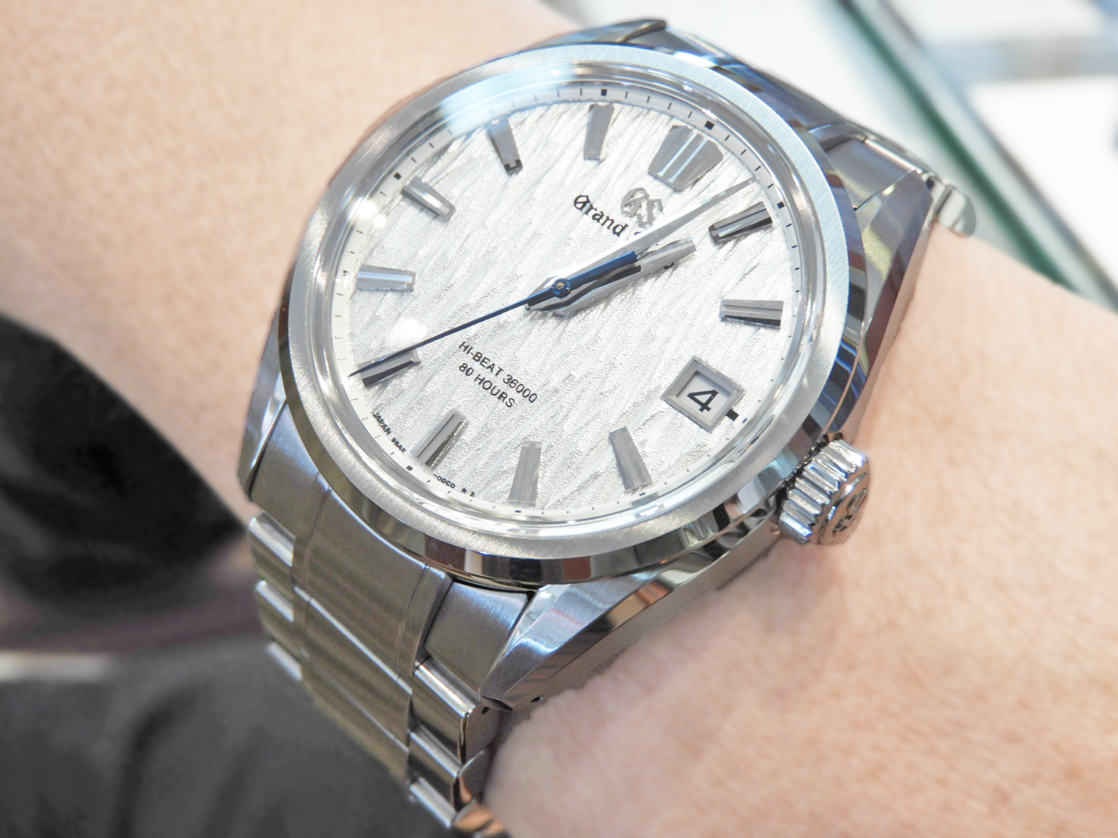 【お客様レポートno.418】壮麗な白樺林をダイナミックな型打模様と繊細なカラーリングを施したダイヤルで表現しているデザインに惹かれて ...